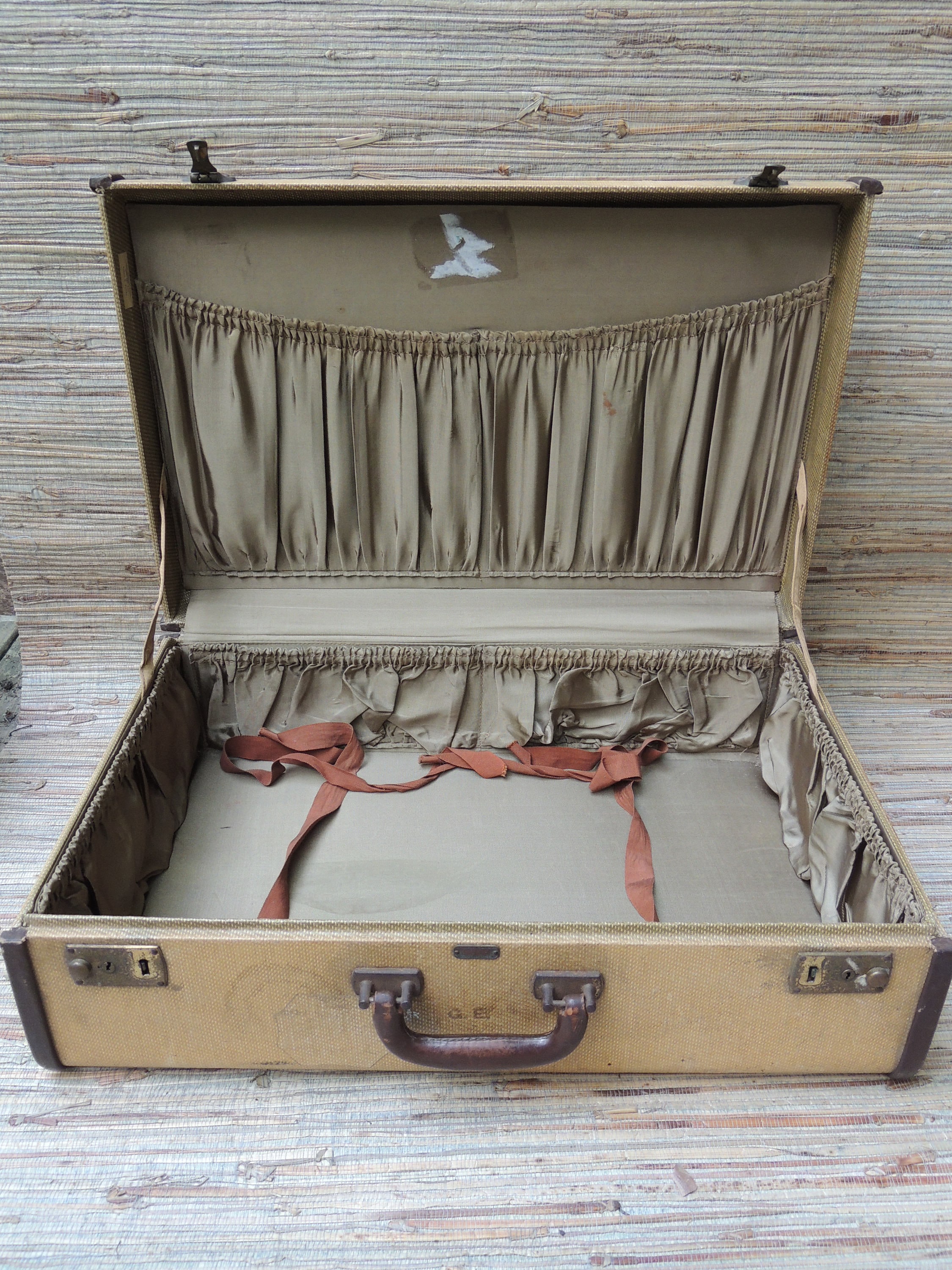 Vintage Mendel Cincinnati Tan Suitcase Old Luggage Satin Lined