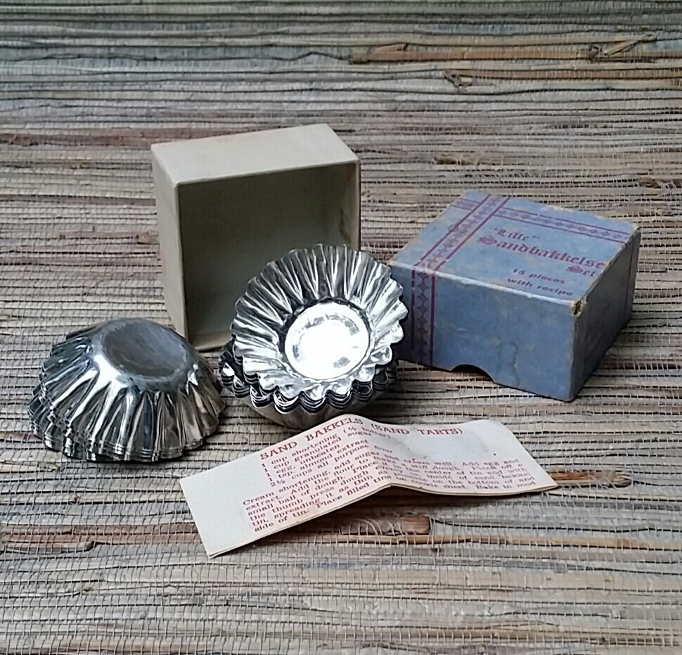 Lille Sandbakkelse Set Sand Tarts 15 Piece Set With Recipe & Original Box