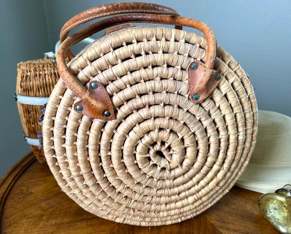 Vintage Mid-Century Straw Flower Purse - Gem