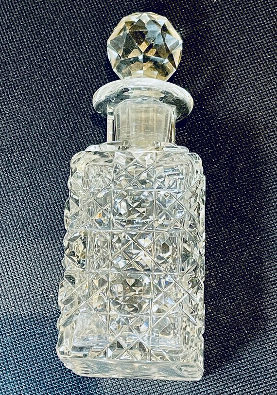 Lead crystal glass perfume bottle, perfume decanter - Gem