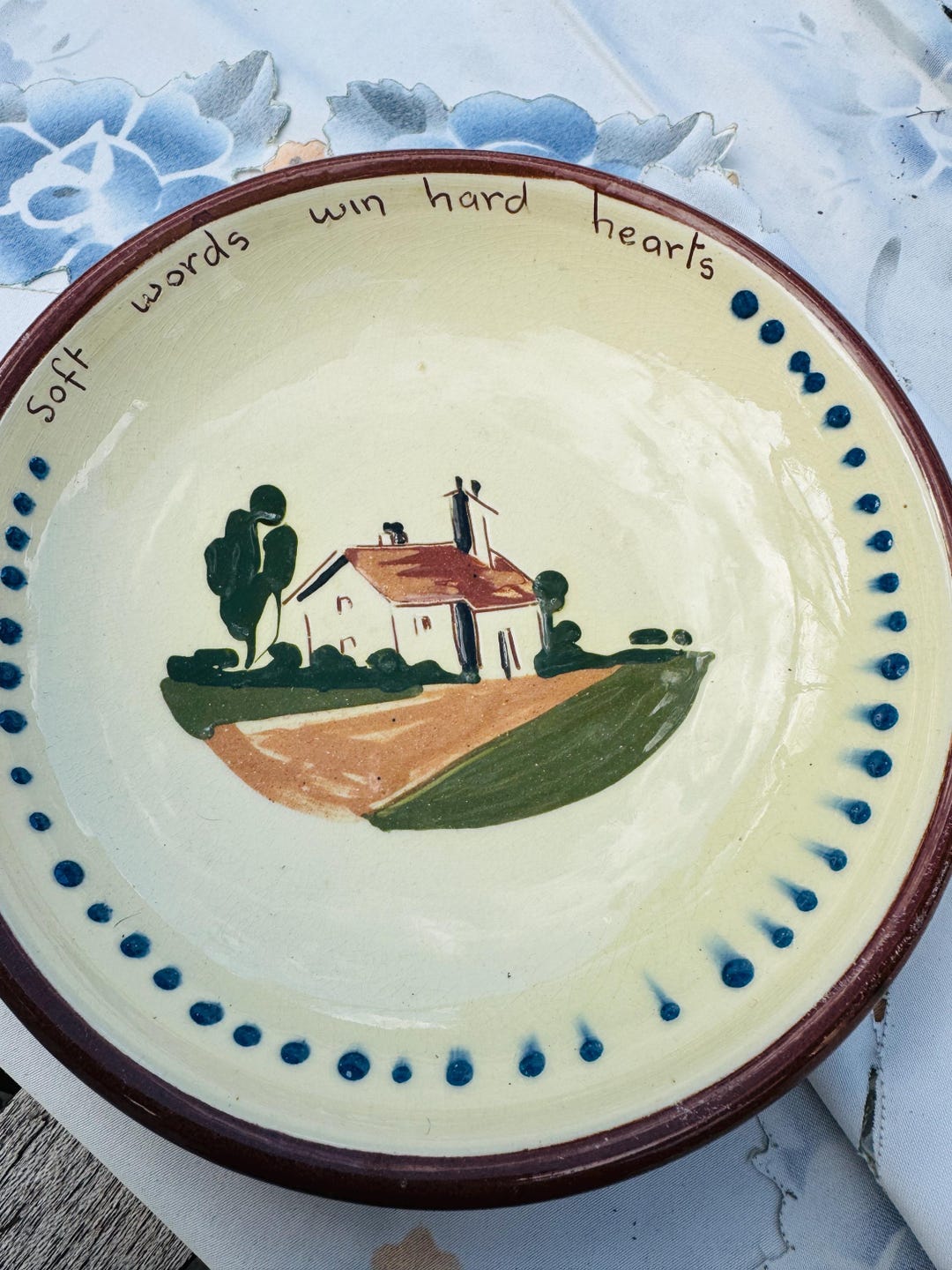 Devon Pottery Motto Ware "soft Words Win Hard Hearts" 20cm Dish/fruit ...