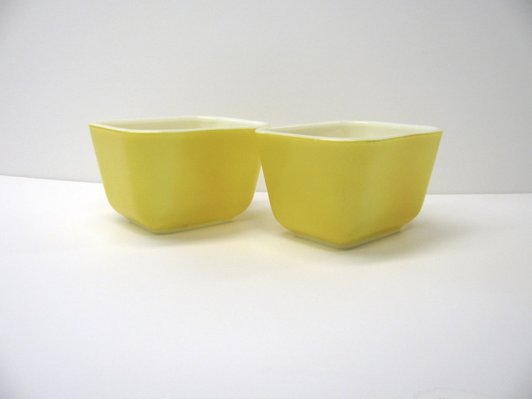 2 Vintage Pyrex Fridgies - No Lids - Pair of Pale Yellow Pyrex Fridge ...