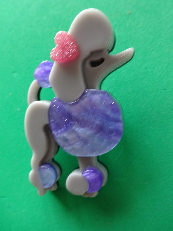 Plastic proud poodle - Gem