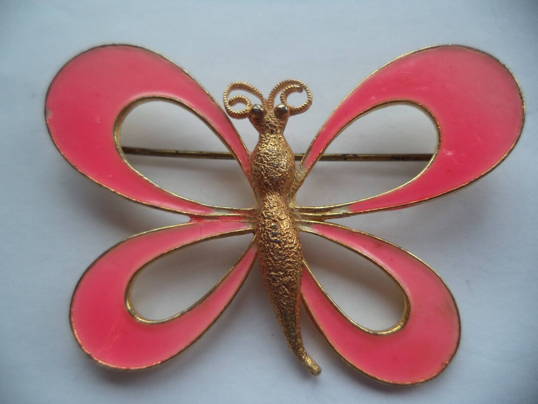 Vintage Unsigned Goldtone/pink Outlined Butterfly Brooch/pin - Etsy