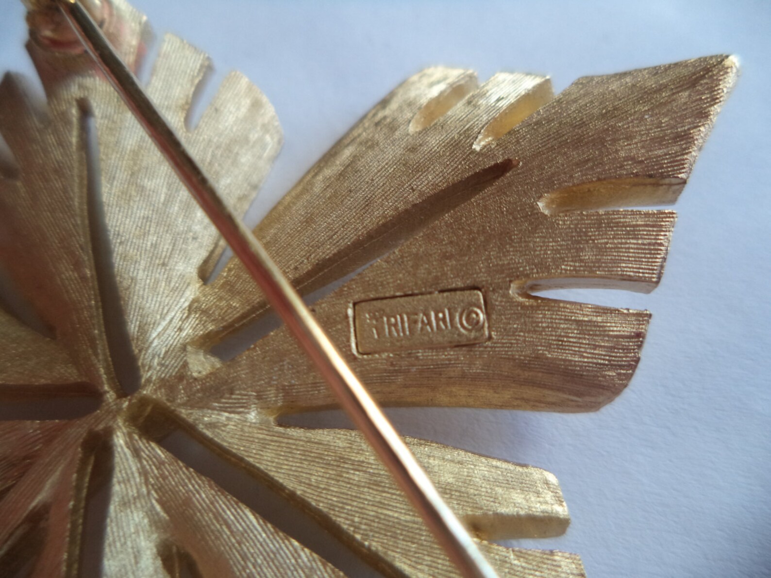 Vintage Signed Trifari Brushed Goldtone Leaf Brooch/pin - Etsy