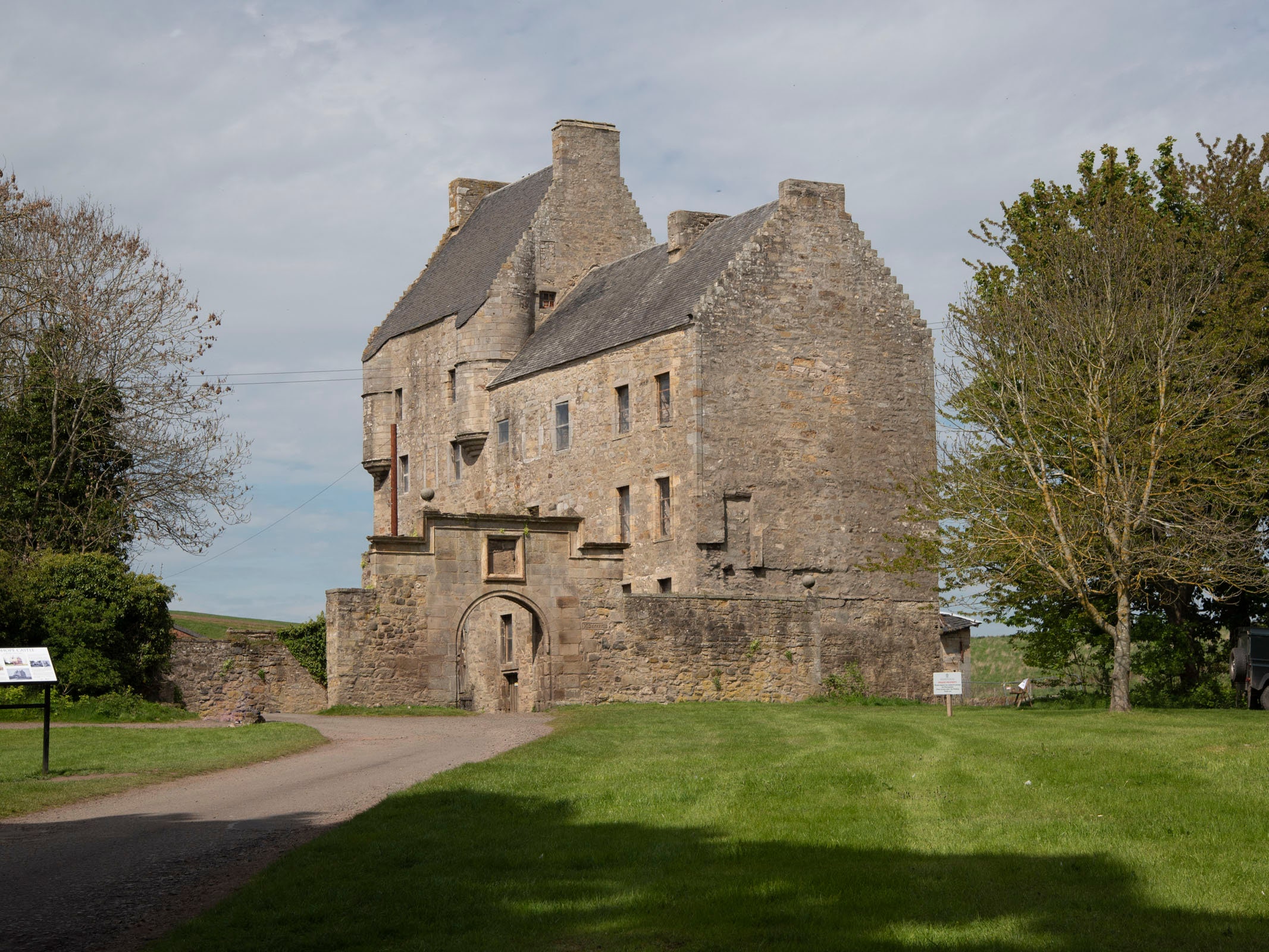 Photogold Lallybroch Castle ( Midhope Castle ) Jigsaw Puzzle , 100 ...