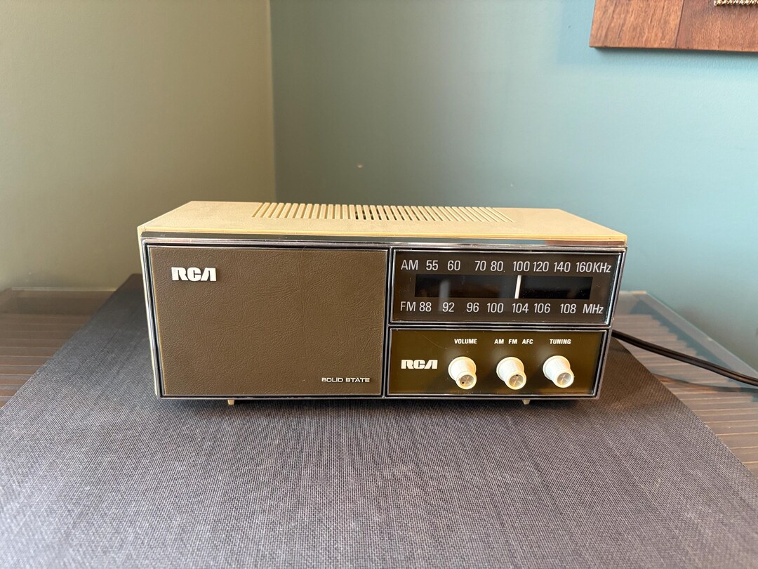 Vintage RCA Solid State AM/FM Radio Model RZC1051B - Etsy