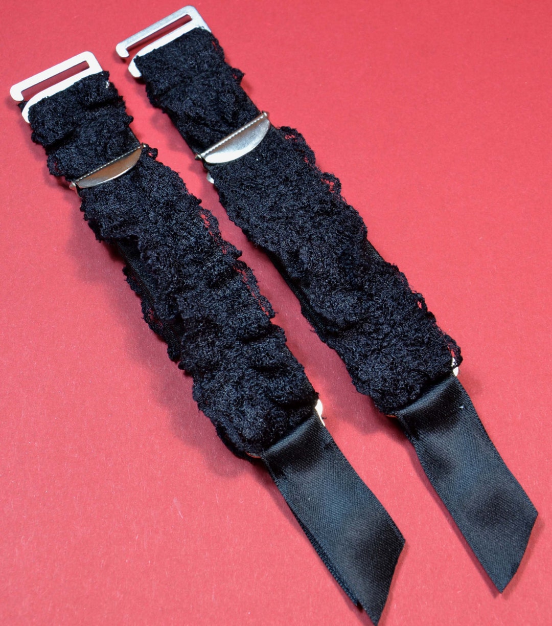 2 Strumpfbänder 20mm mit Strumpfhalter-Clip u. Spitzenrüsche zum ...