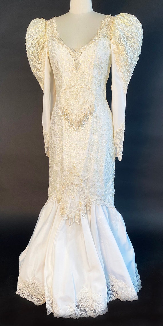 SUMMER SALE! 80s outrageousness! Vintage Ivory Rock S… - Gem
