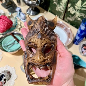 Small Vintage Monkey Pod Mask - Etsy
