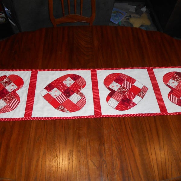 Quilted Valentine Table Runner - Etsy