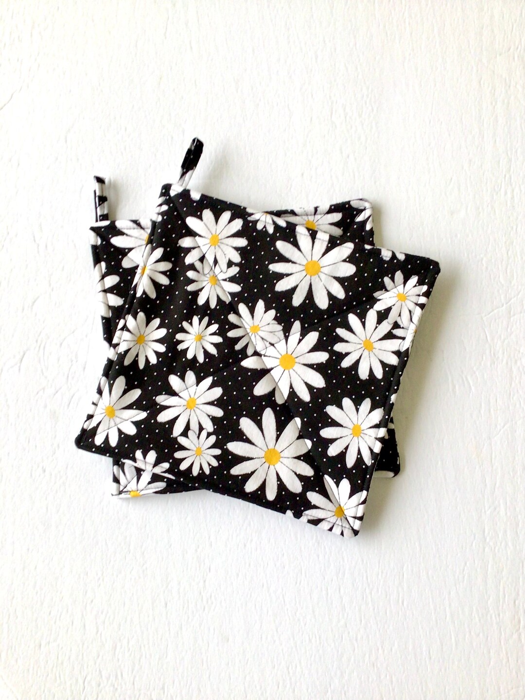 Daisy Potholders, Black and White Polka Dot With White and Yellow ...