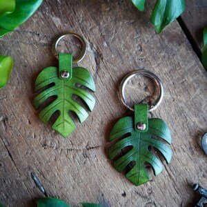 Monstera Leaf Leather Keychain Small / Gift Ideas / Cute Boho Key ...