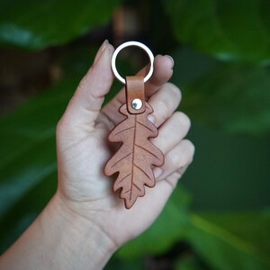 Oak Leaf Leather Keychain Browns / Gift Ideas / Cute Cottagecore Key ...