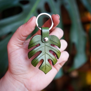 Monstera Leaf Leather Keychain Small / Gift Ideas / Cute Boho Key ...