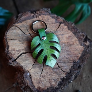 Monstera Leaf Leather Keychain Small / Gift Ideas / Cute Boho Key ...