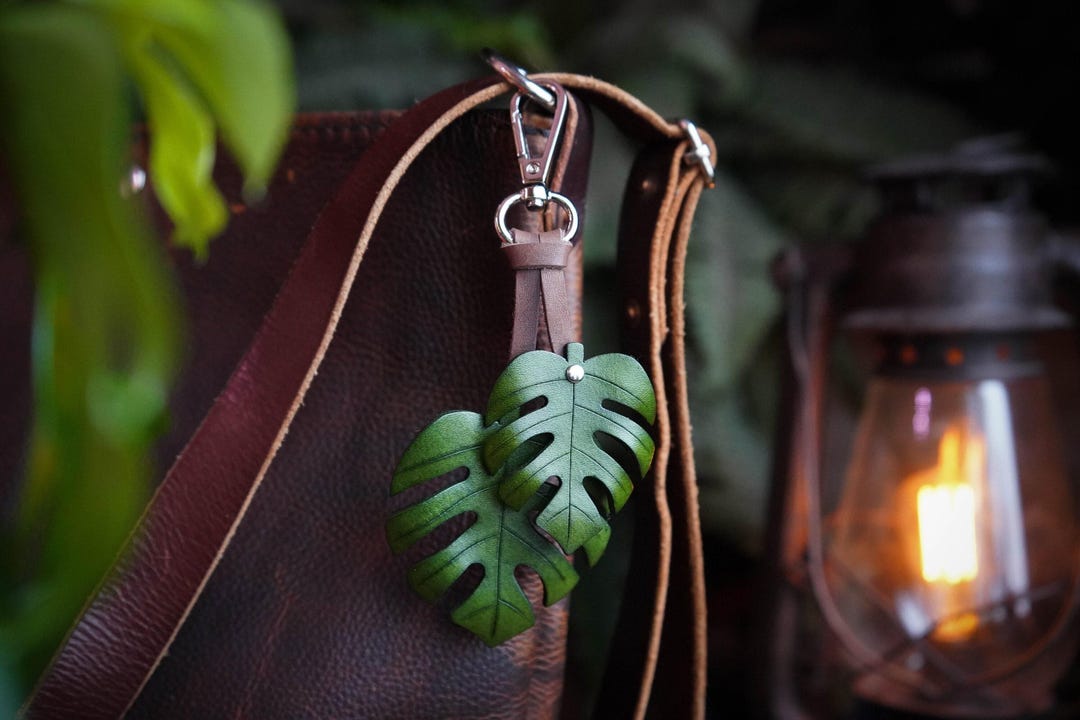 Monstera Leaf Leather Bag Charm / Monstera Keychain / Tropical Plant ...
