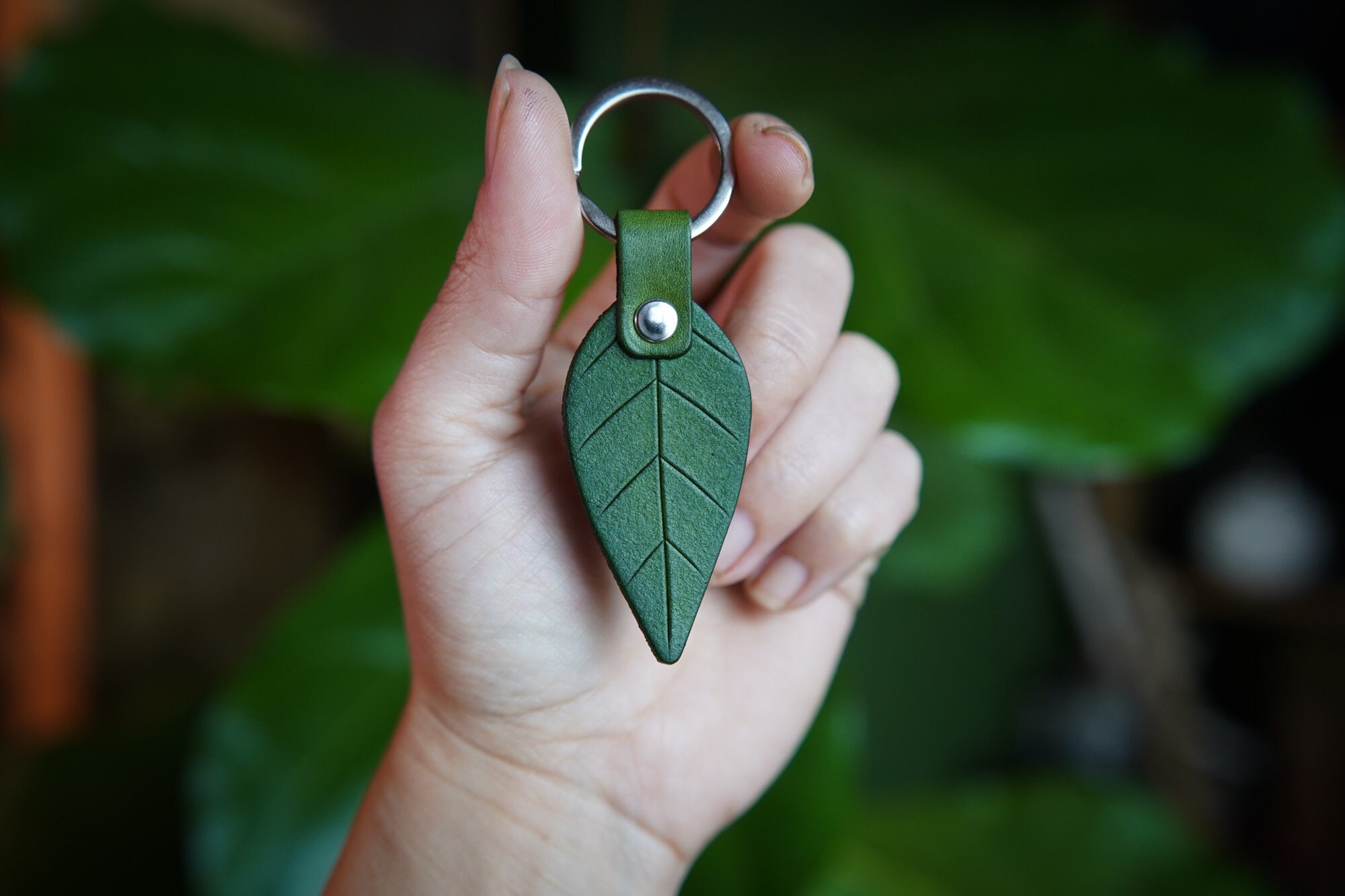 Leather Leaf Keychain / Fae Gift Ideas / Cute Cottagecore Key ...