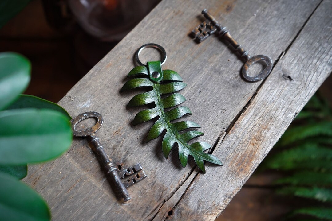 Fern Leather Keychain / Forager Gift Ideas / Cute Key Accessories ...