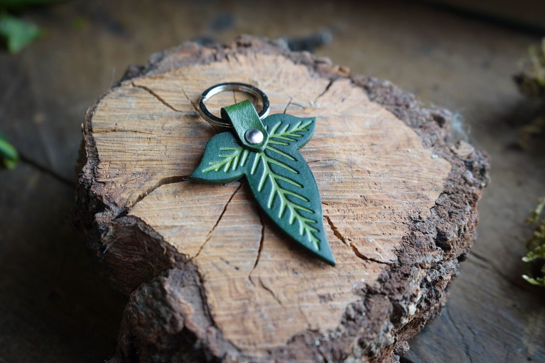 Elven Leaf Leather Keychain / Gift Ideas / Cute Key Accessories / High ...