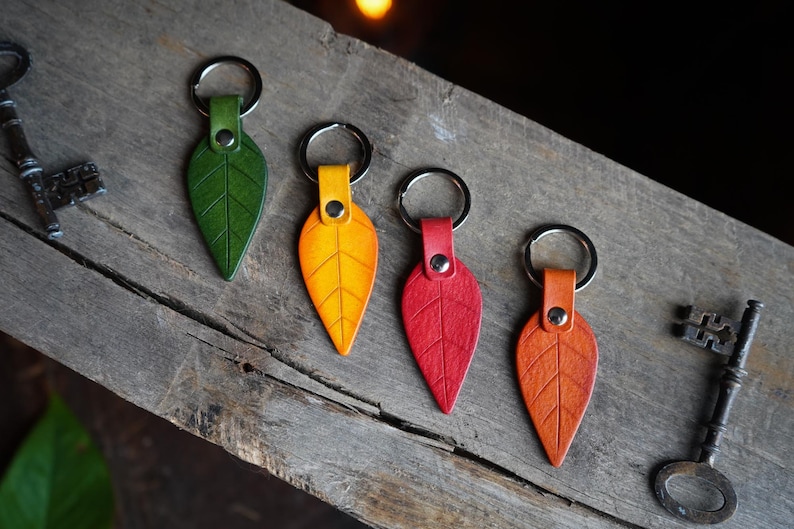 Leather Leaf Keychain / Fae Gift Ideas / Cute Cottagecore Key ...
