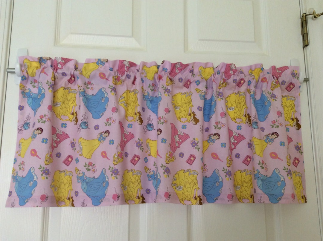 Disney Princesses Cinderella, Aurora, Belle and Snow White Valance 41 ...