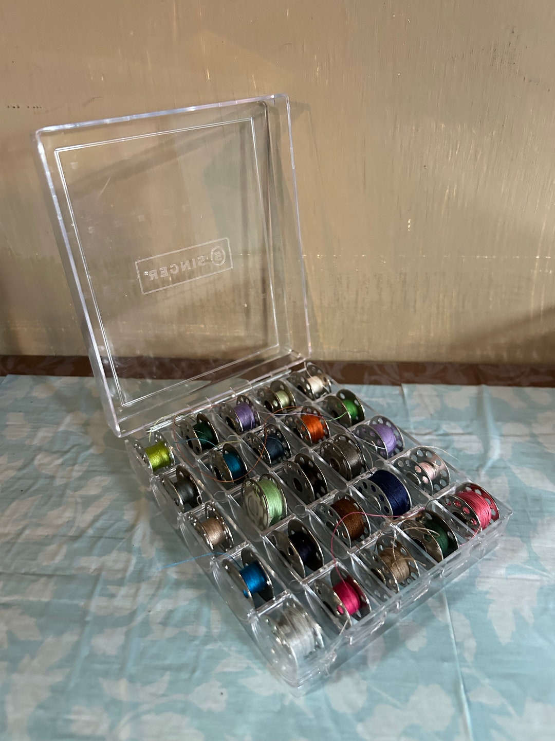 30 Metal Bobbins Already Full of Tread in a Plastic Singer Bobbin Box ...