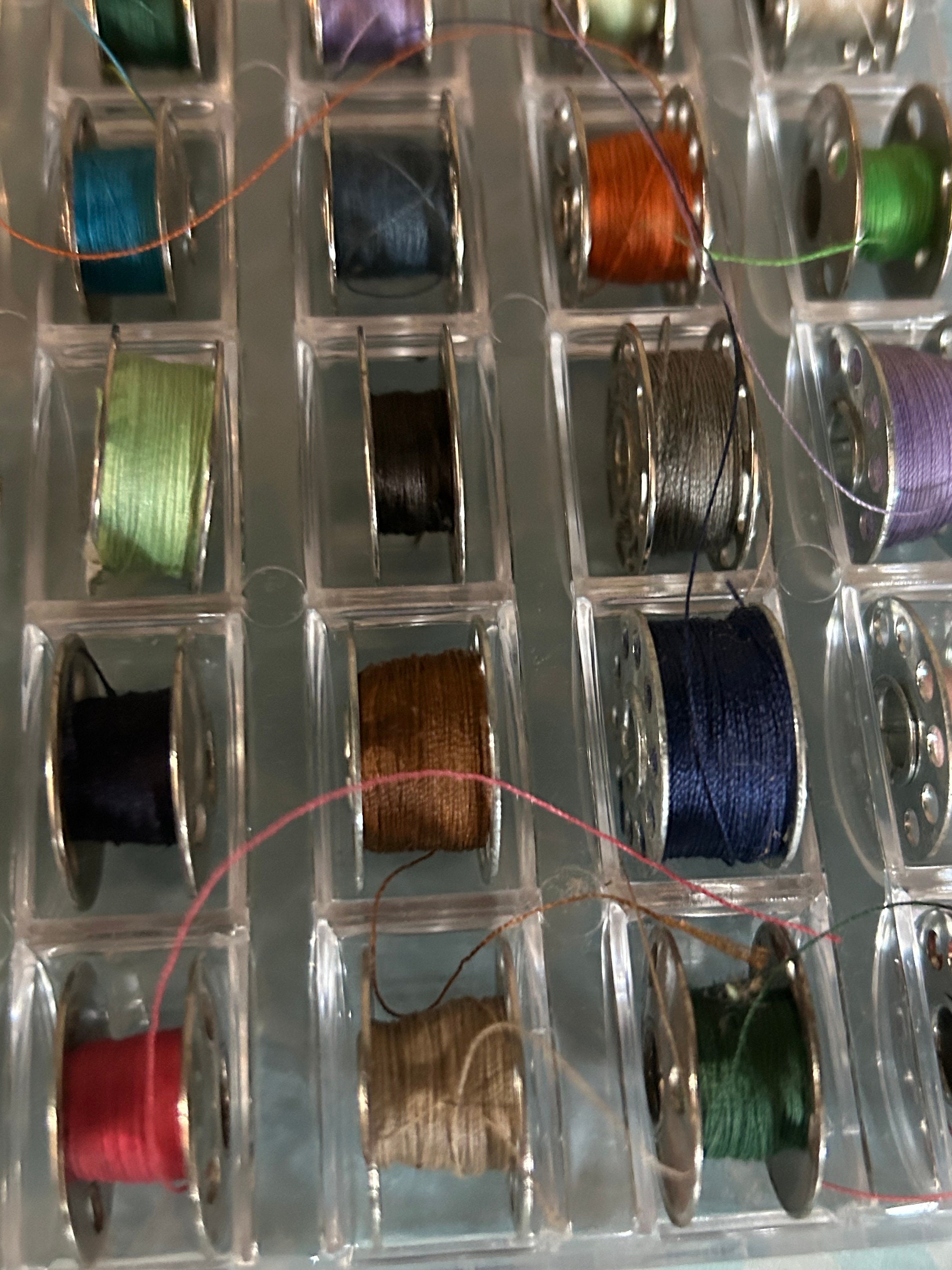 30 Metal Bobbins Already Full of Tread in a Plastic Singer Bobbin Box ...