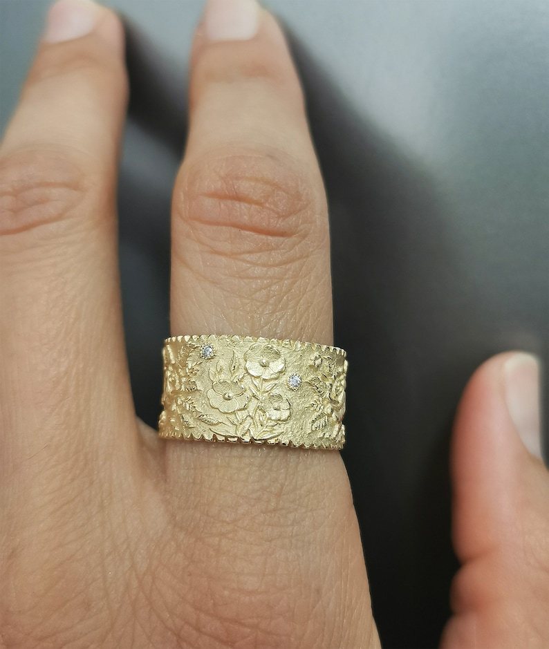 Engraved Rose Flowers Wide Gold Wedding Ring | Engraved Roses Diamonds ...