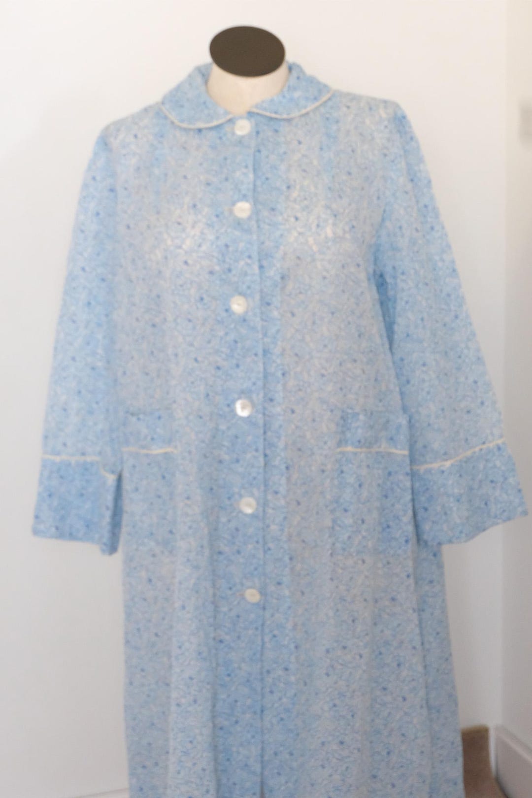 1950's Vintage Floral Pale Blue Floral Print Robe Dress Printed Texture ...
