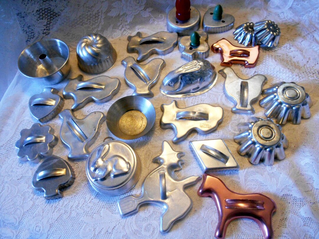 26 Vintage Cookie and Biscuit Cutters, Mini Jello and Tart Molds Nice ...
