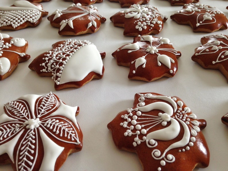 Hungarian Gingerbread Leaves - Icing Lace Decorated Cookies (6 Pieces ...