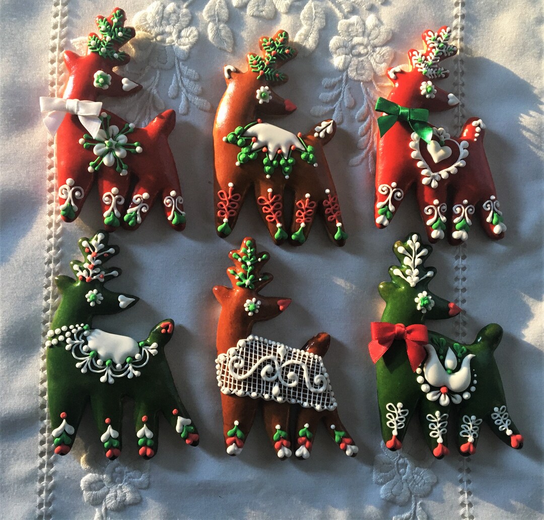 Christmas Deer. Christmas Tree Ornament. Icing Decorated Gingerbread ...