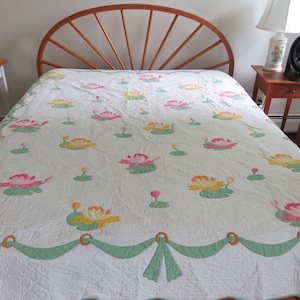 Vintage Water Lily Applique Quilt: 1930s Hand Sewn Scalloped Edge - Etsy