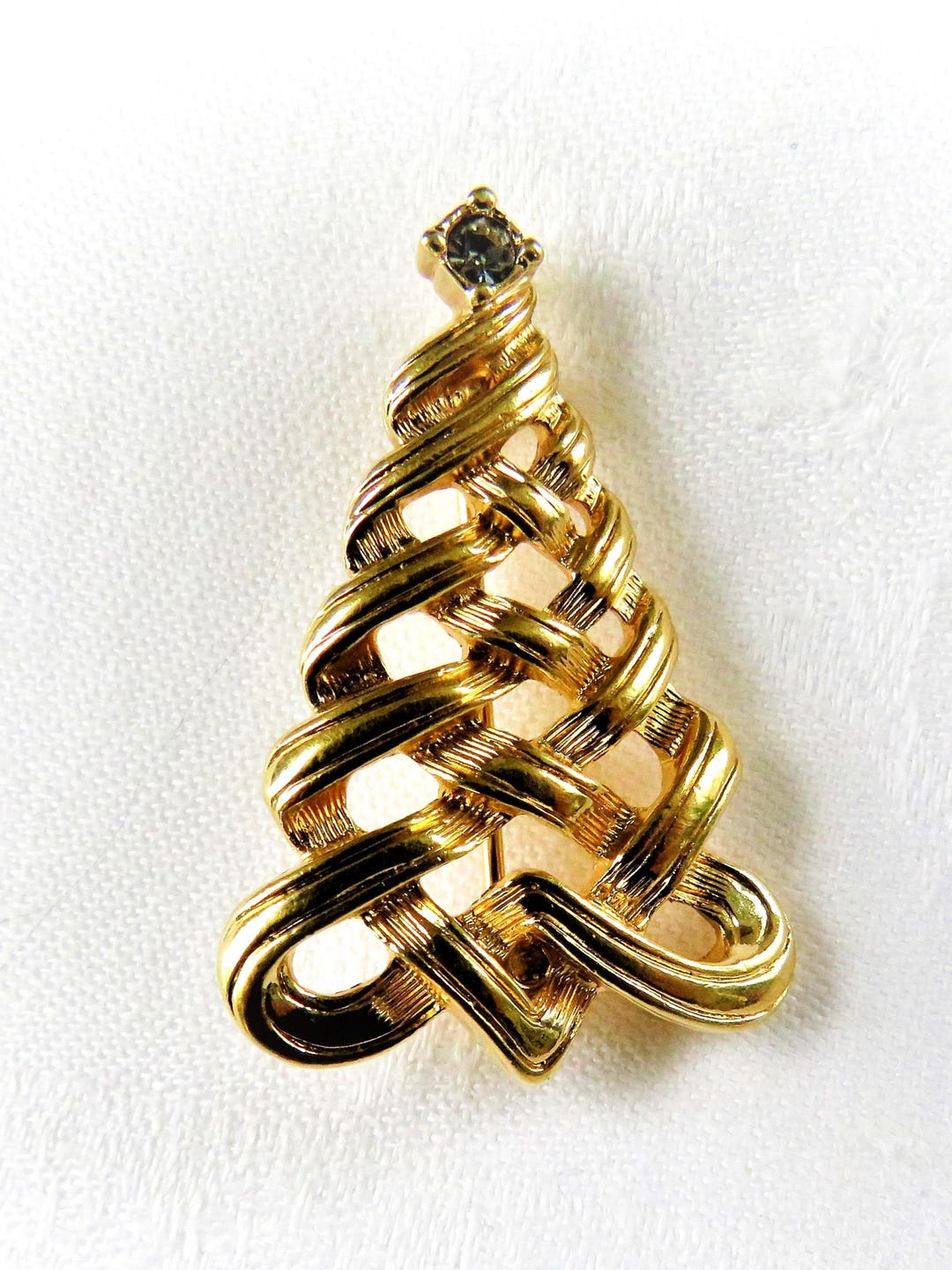 Vintage Avon Christmas Tree Pin – Gold Tone Woven Design, Rhinestone ...