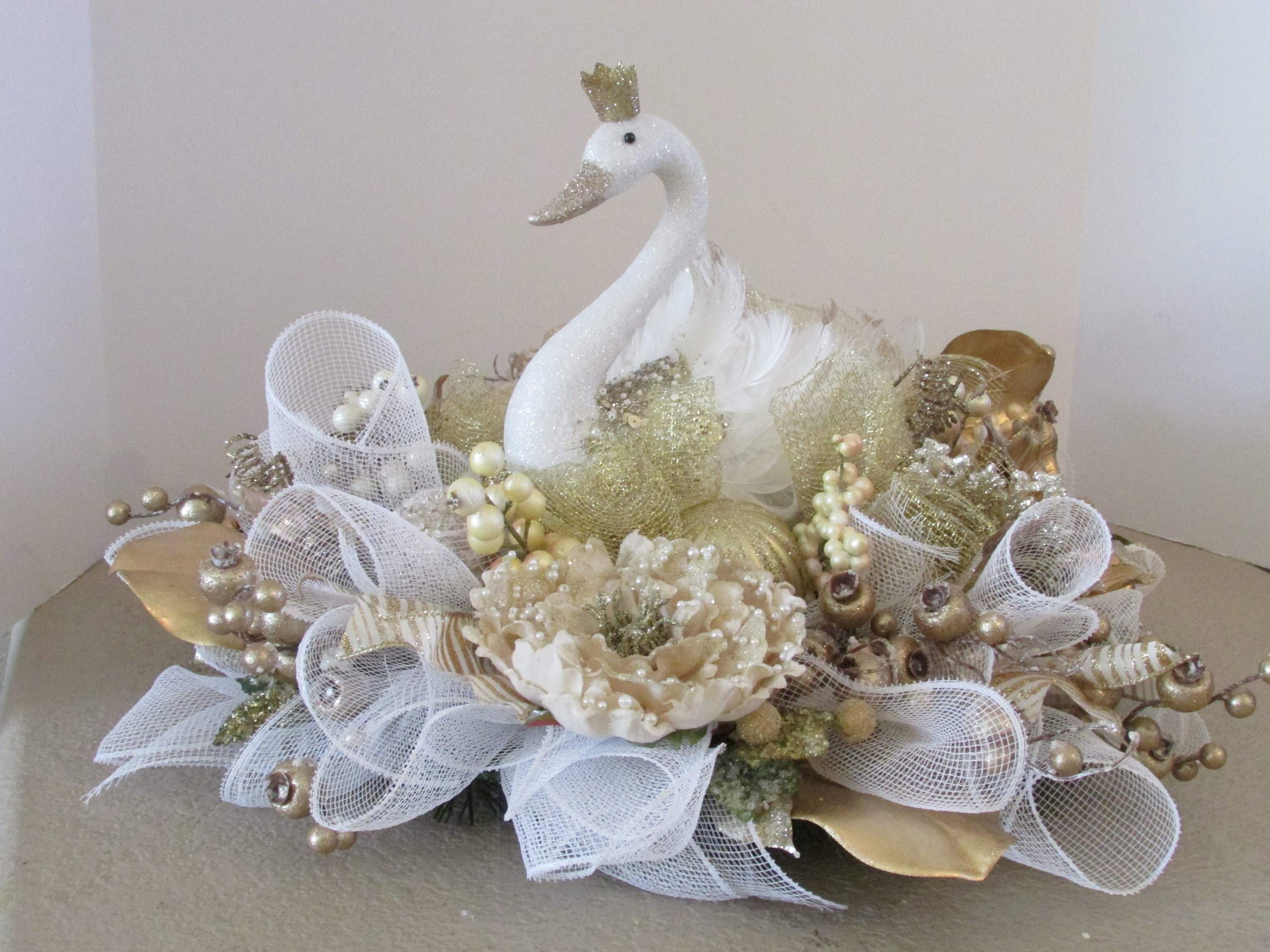 Christmas Swan Centerpiece, Christmas Table Arrangement, Elegant Swan ...