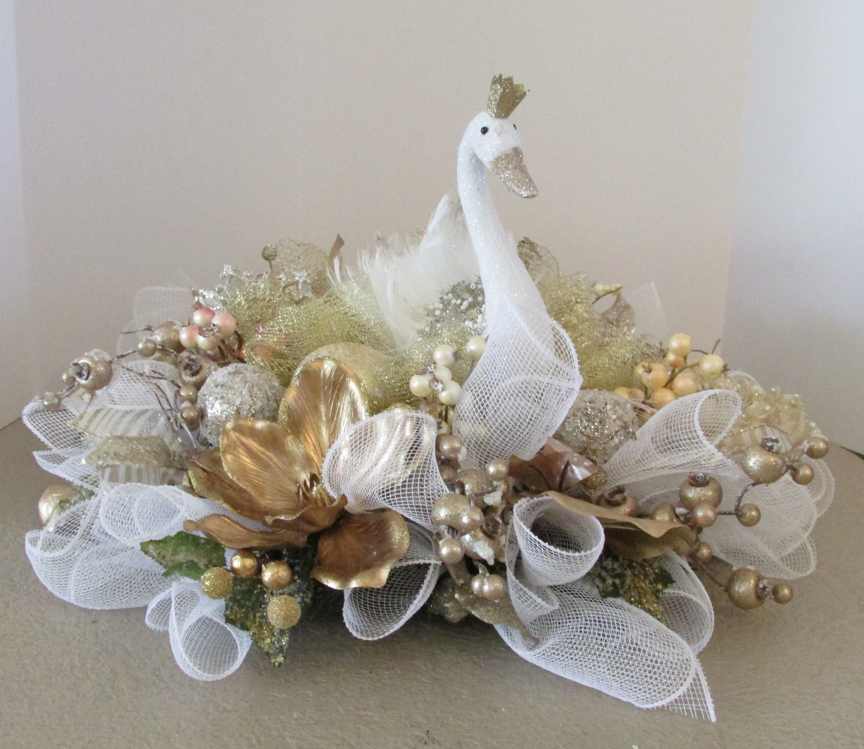 Christmas Swan Centerpiece, Christmas Table Arrangement, Elegant Swan ...