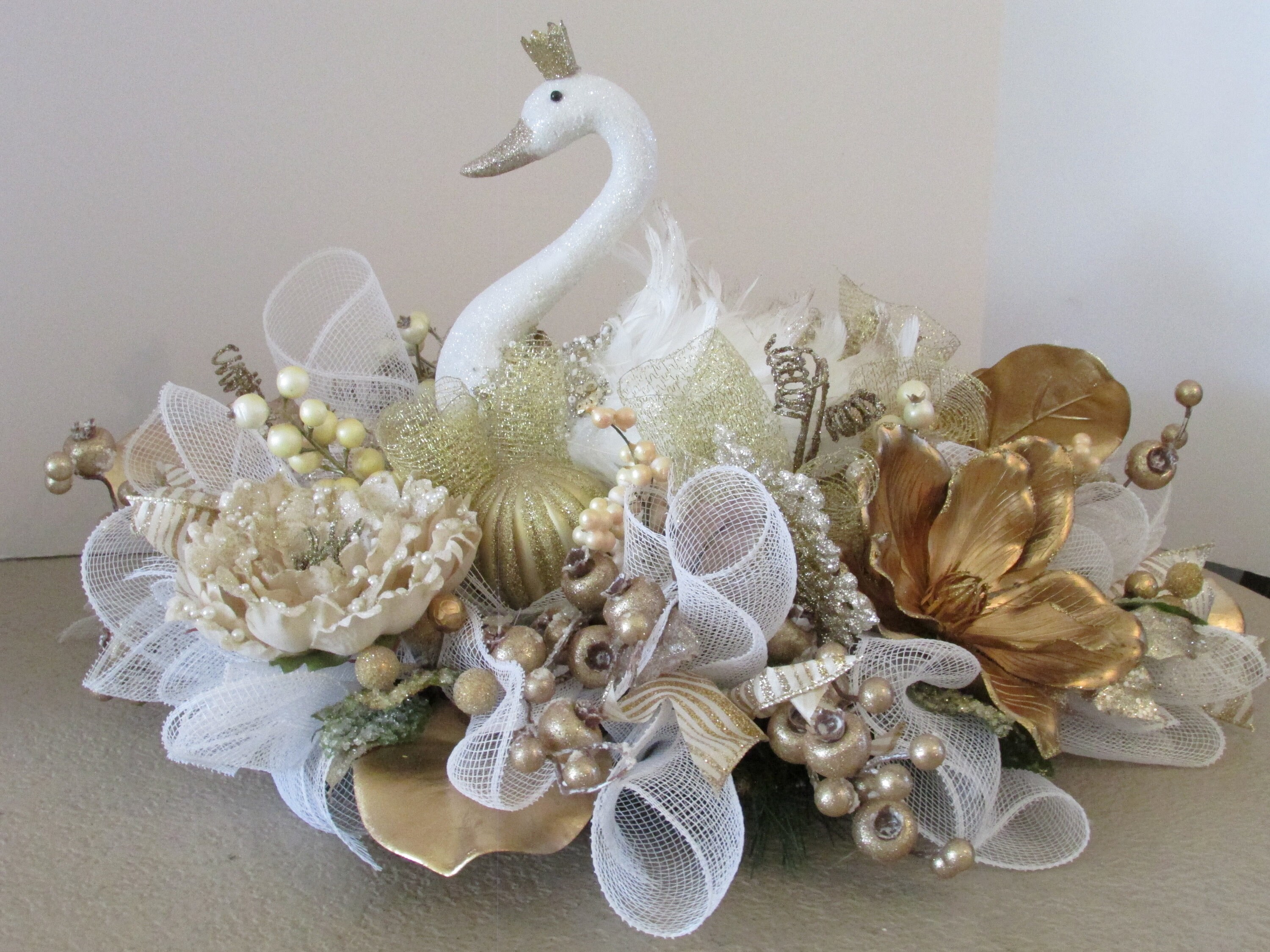 Christmas Swan Centerpiece, Christmas Table Arrangement, Elegant Swan ...