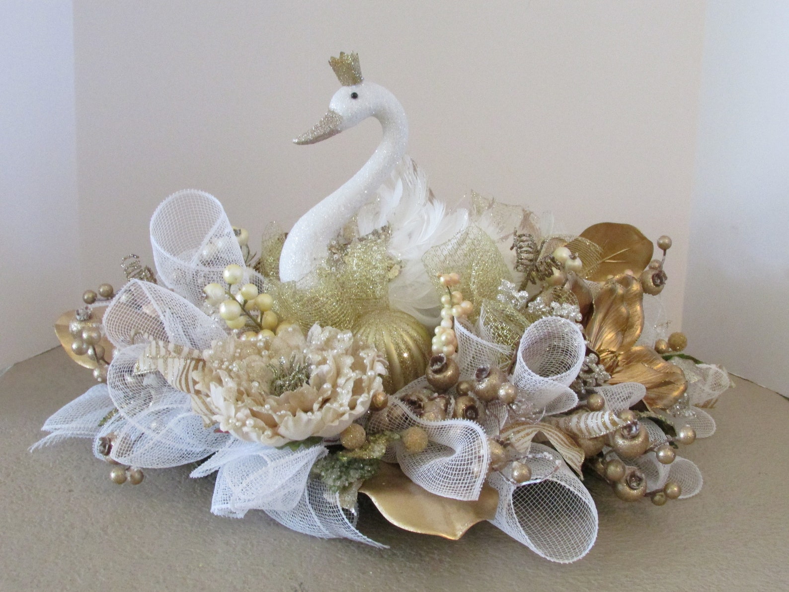 Christmas Swan Centerpiece, Christmas Table Arrangement, Elegant Swan ...