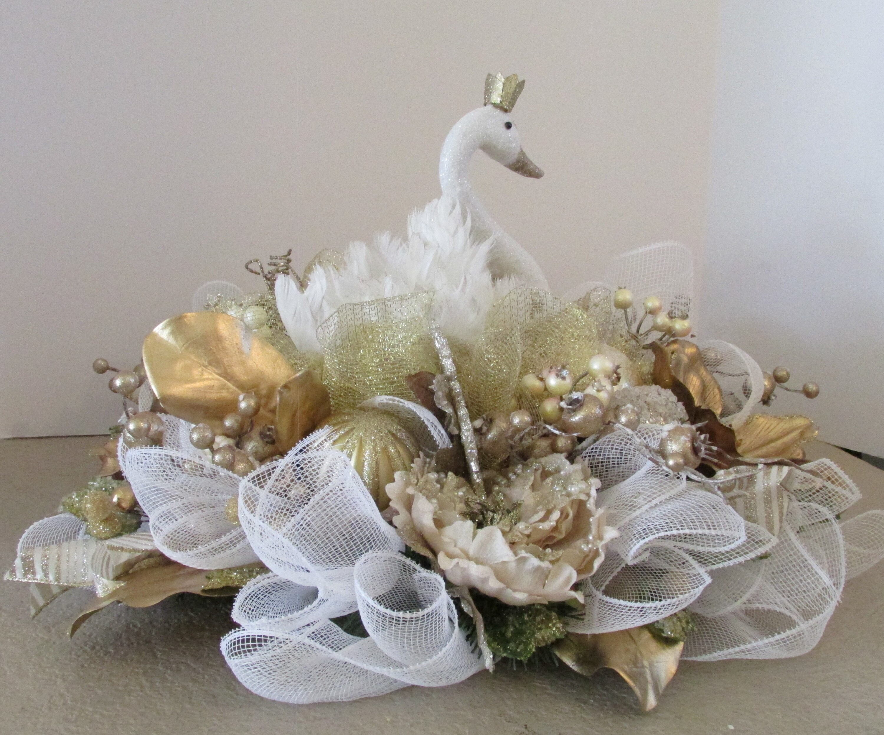 Christmas Swan Centerpiece, Christmas Table Arrangement, Elegant Swan ...