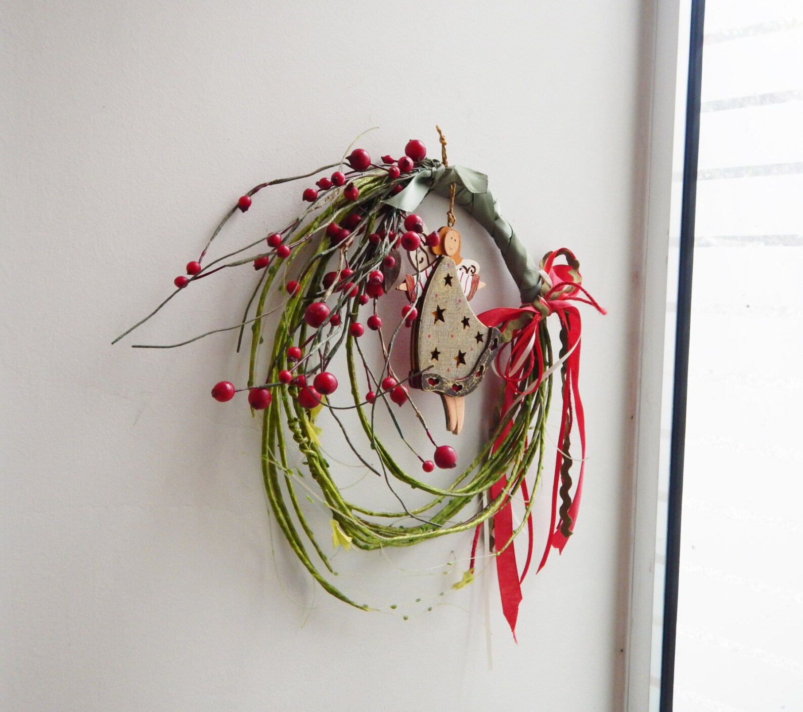Little Angel Wreath Wooden Angel Wreath Red Berries and - Etsy
