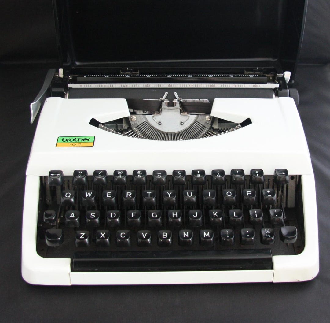 Brother 100 White Manual Typewriter, White & Black, QWERTY Keyboard ...