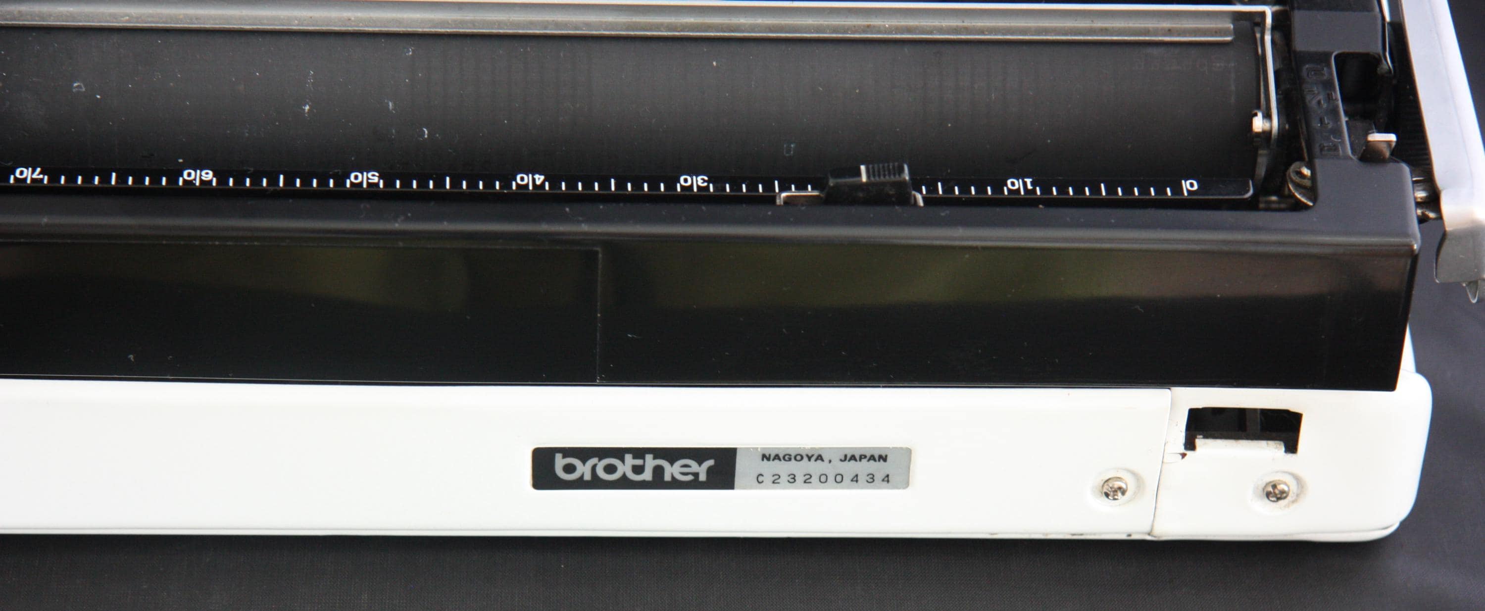 Brother 100 White Manual Typewriter, White & Black, QWERTY Keyboard ...