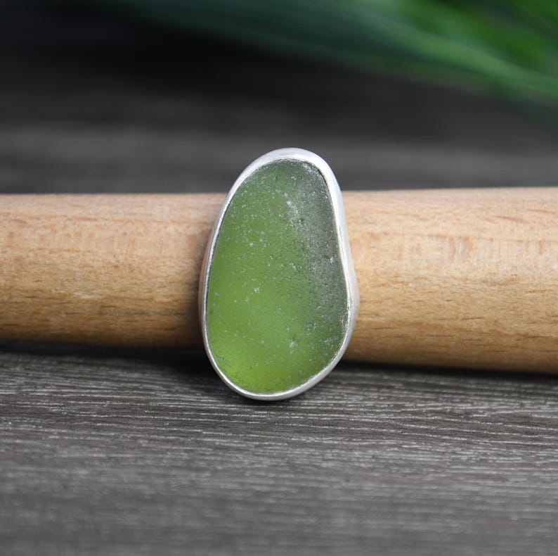 Anillo de cristal marino verde lima: Plata de ley, diseño moderno ...