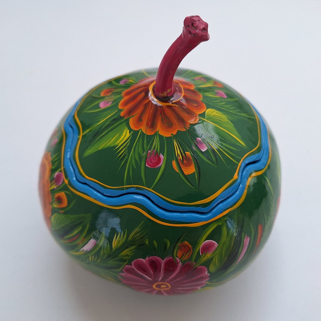 Olinala Lacquered NEW Handpainted Mexican Gourds, Colorful Medium ...