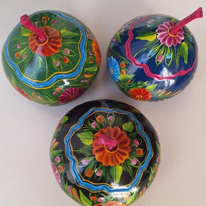 Olinala Lacquered NEW Handpainted Mexican Gourds, Colorful Medium ...
