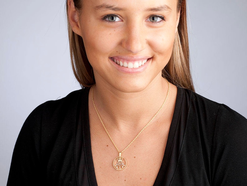 Great Britain Rose Pendant and Necklace British 20 Pence Coin - Etsy