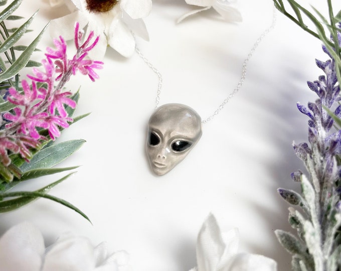Alien UFO Pendant - Etsy