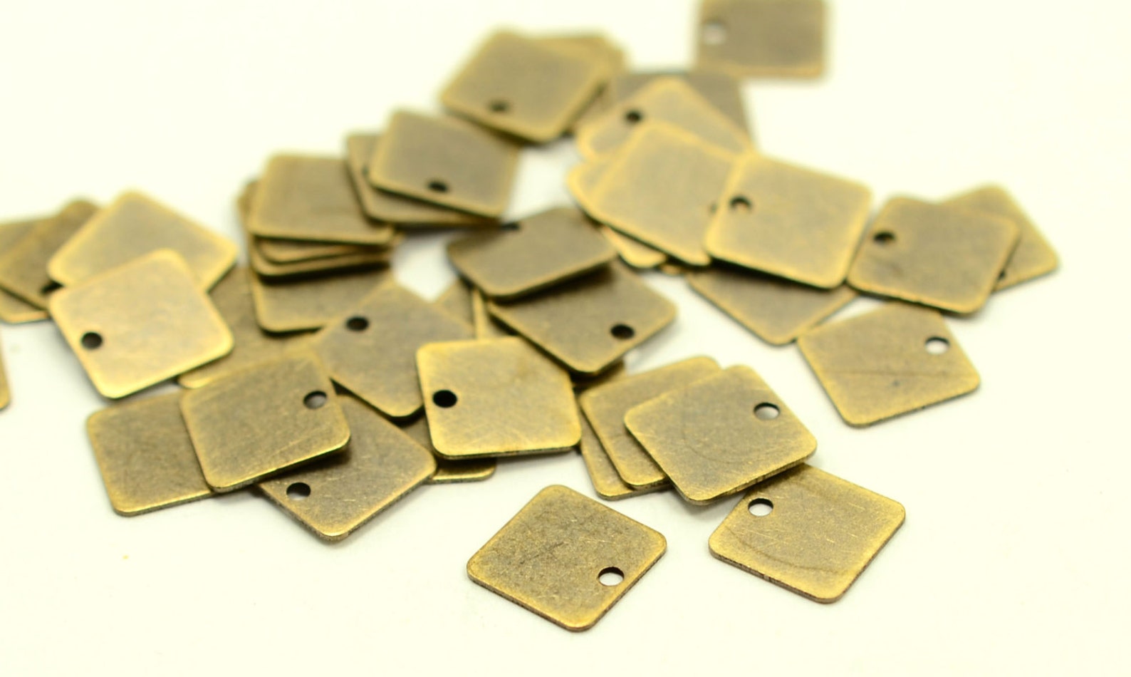 100 Pcs. Antique Brass 8x8 Mm Geoemtric Square 1 Hole Stamping - Etsy