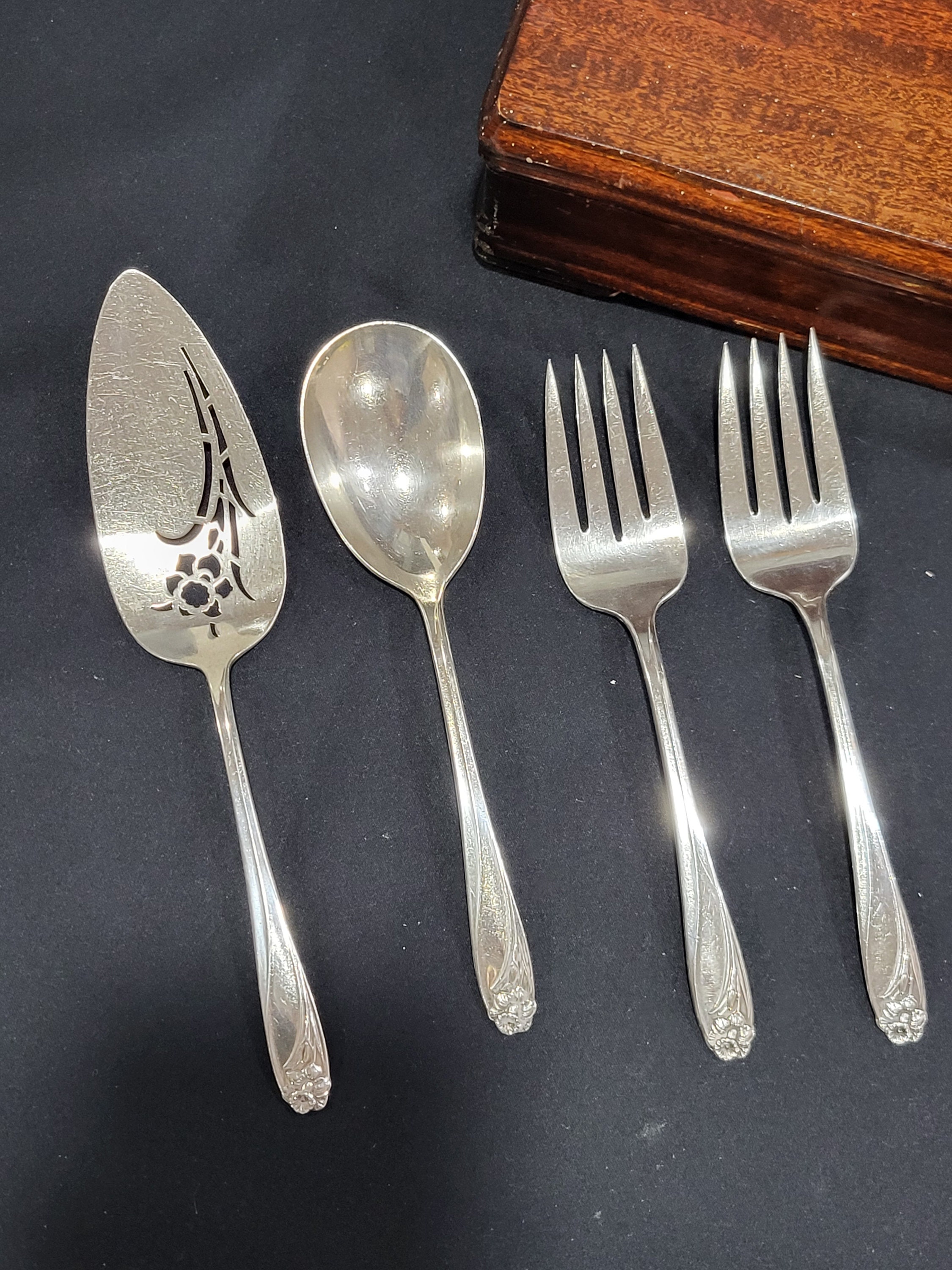 1847 Rogers Bros daffodil Silver Plate Flatware, 97 Pieces - Etsy